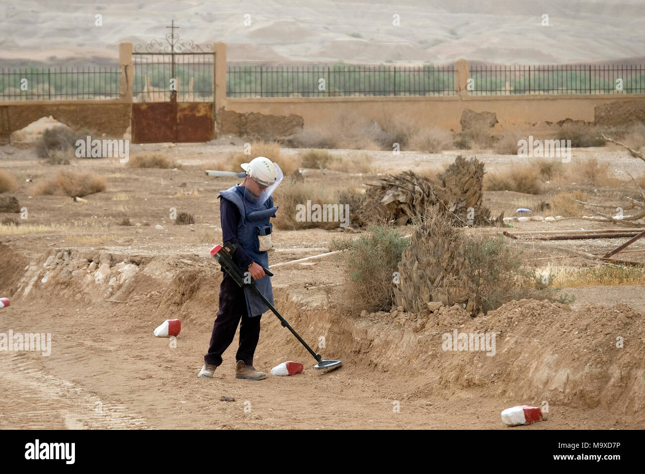Landmine removal hi-res stock photography and images - Alamy