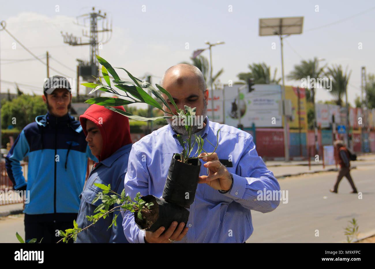 Bureij, Gaza Strip, Palestinian Territory. 29th Mar, 2018. Palestinian ...
