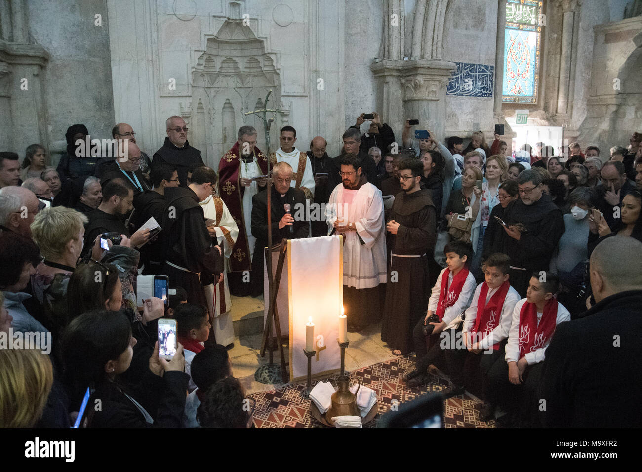 Jerusalem, Israel. 29th March, 2018. Priests preparing the ceremony of ...