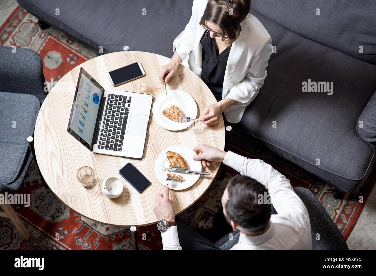 Business team working lunch eating hi-res stock photography and images ...