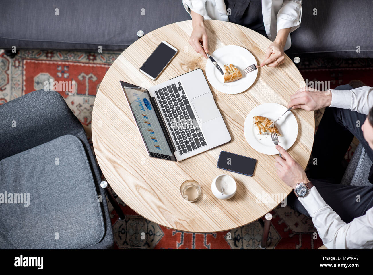 Business team working lunch eating hi-res stock photography and images ...