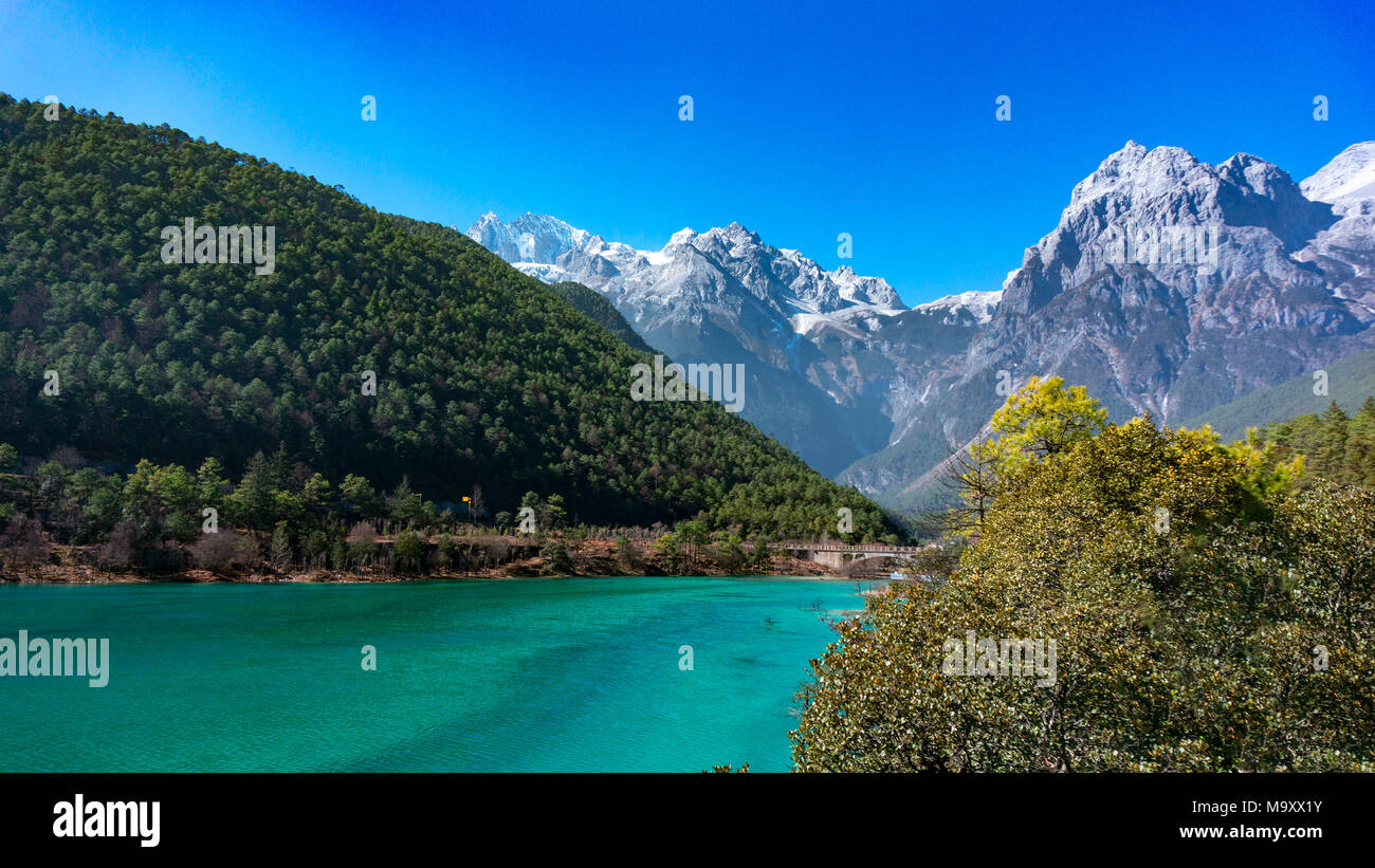 Yulong mountains hi-res stock photography and images - Alamy