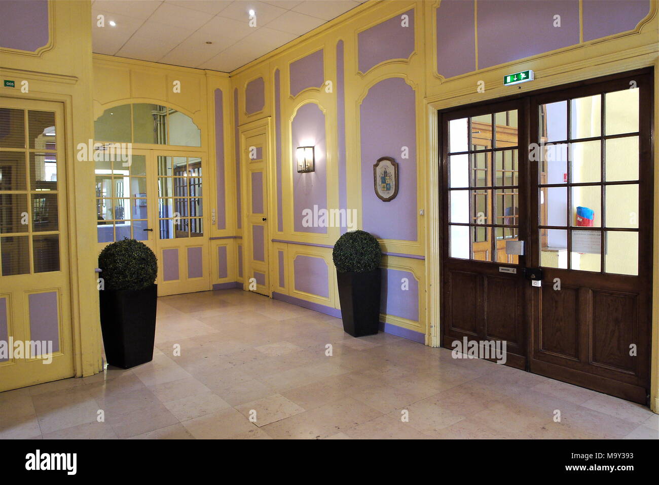 Bourgeois house hi-res stock photography and images - Alamy