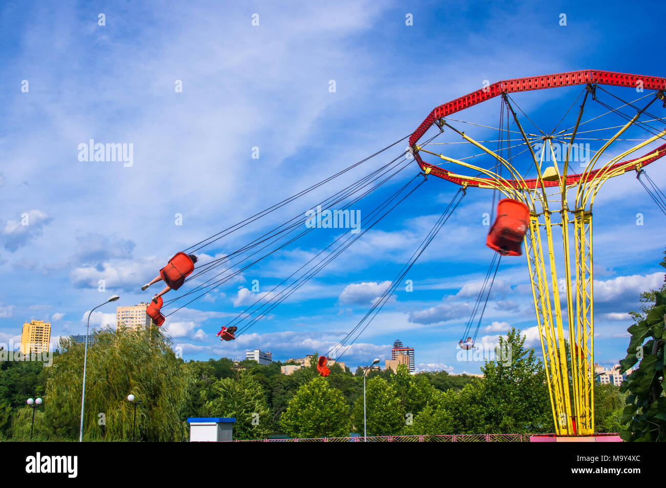 attractions in spring city Park - blooming flower and trees, bright ...