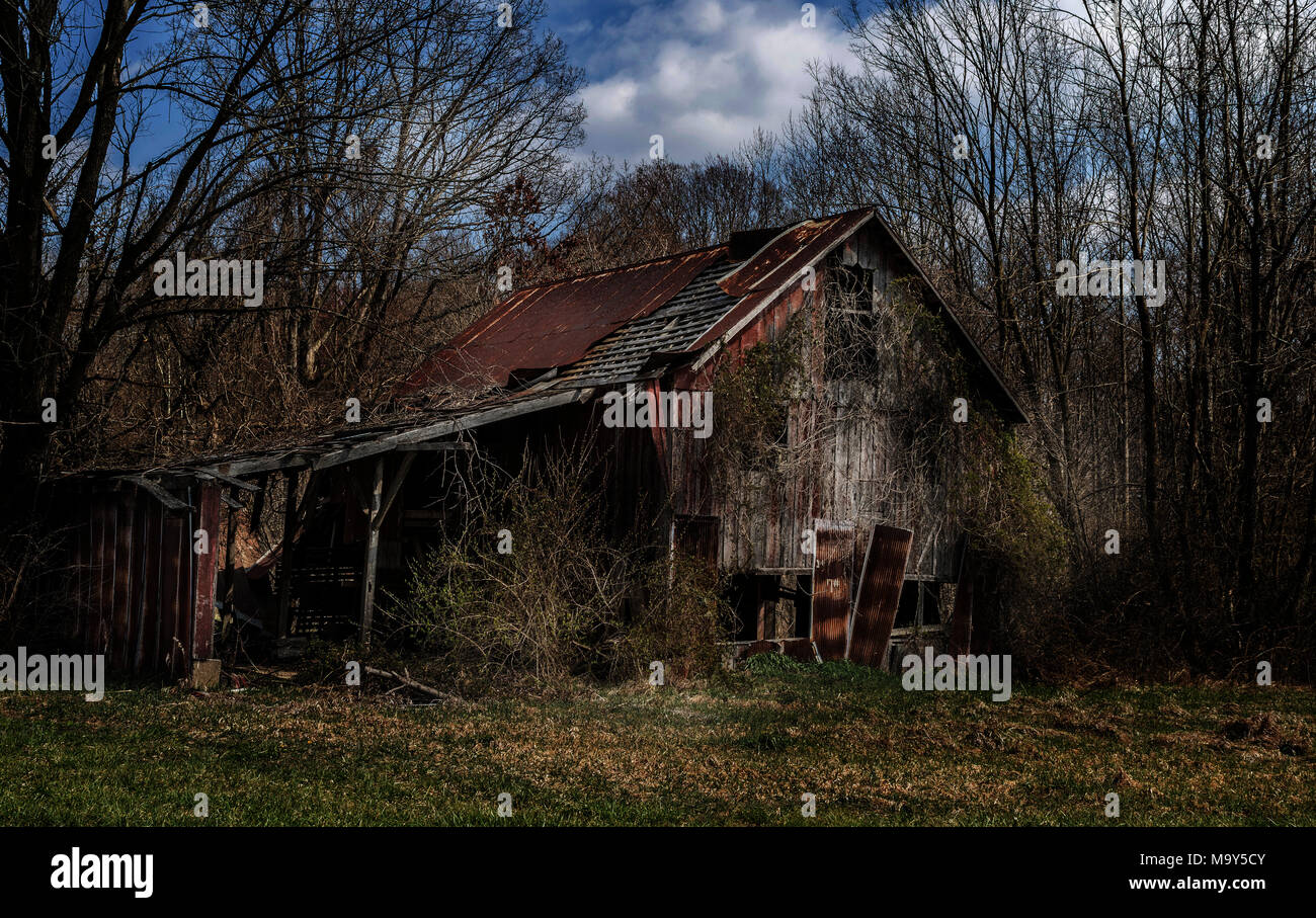 An abandoned, decaying barn in a rural area Stock Photo - Alamy
