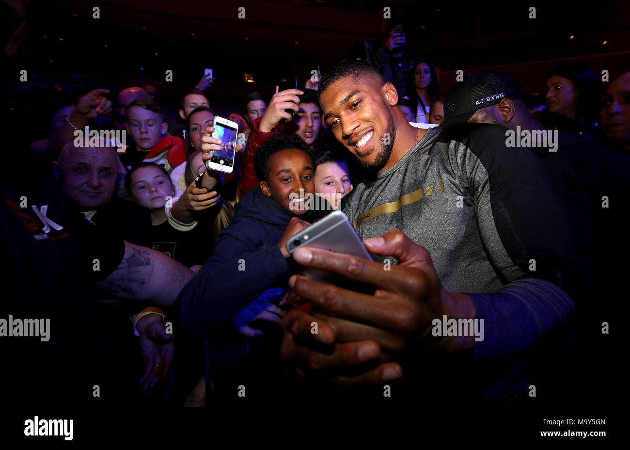 Anthony Joshua poses for photos with young boxing fans during the media ...