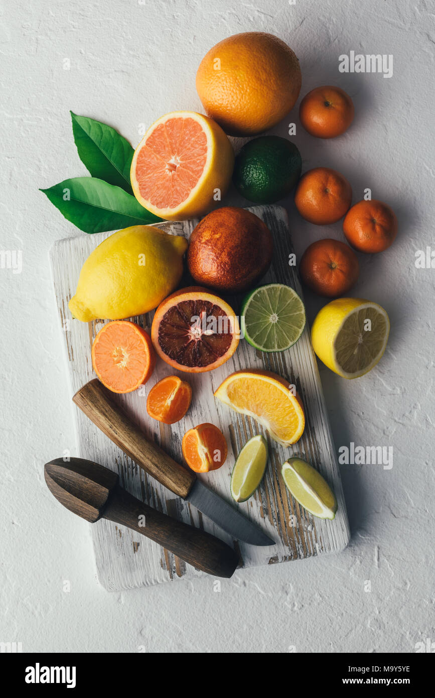 Mix of different citrus fruits closeup Stock Photo - Alamy