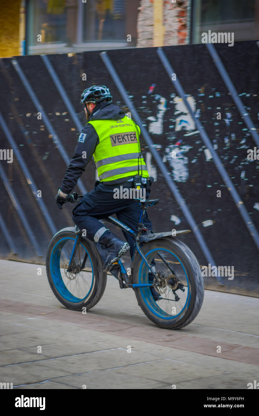 Police bycicle hi-res stock photography and images - Alamy