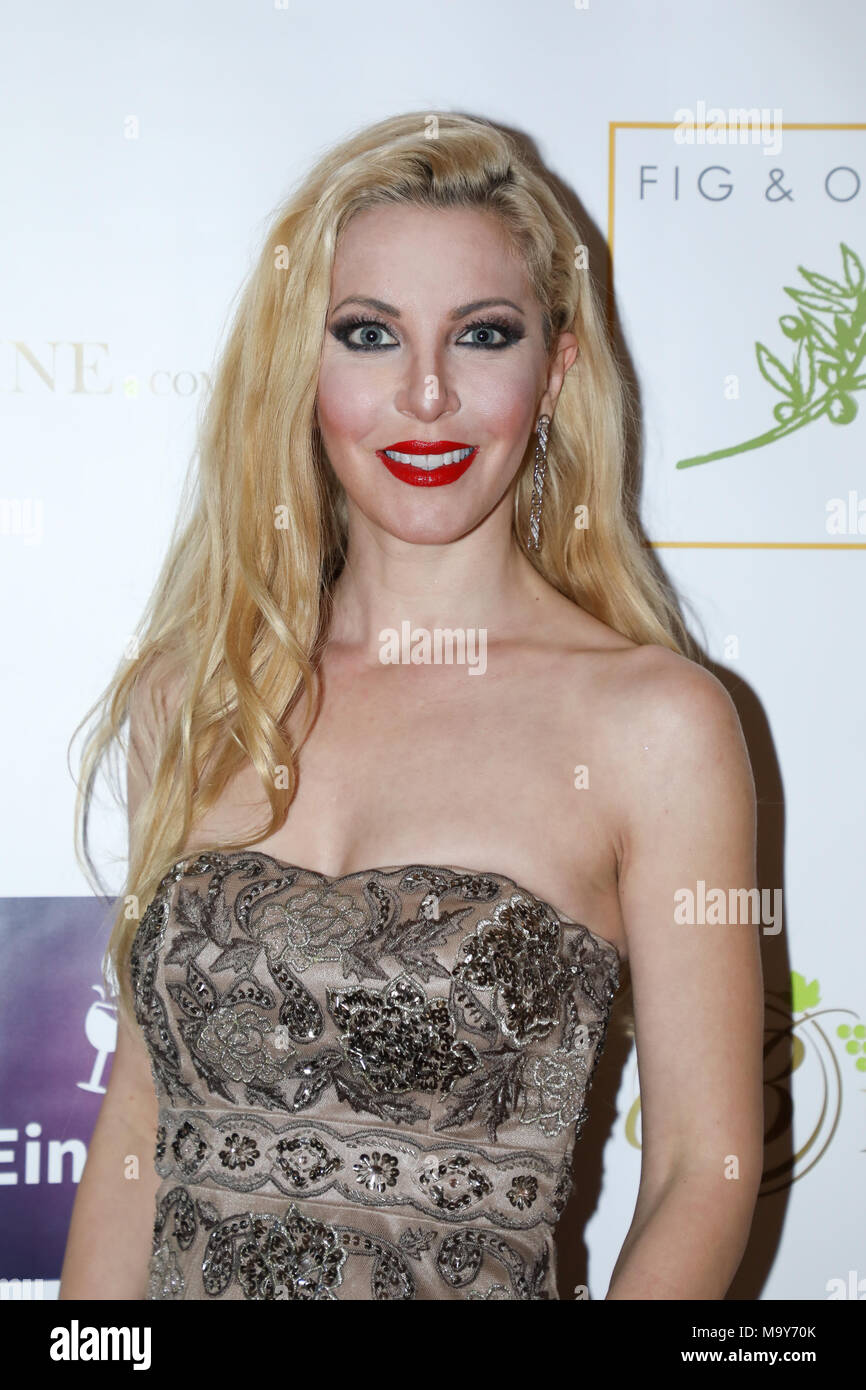 Doris Bergman's 10th Annual Valentine Romance Oscar Style Loung and ...