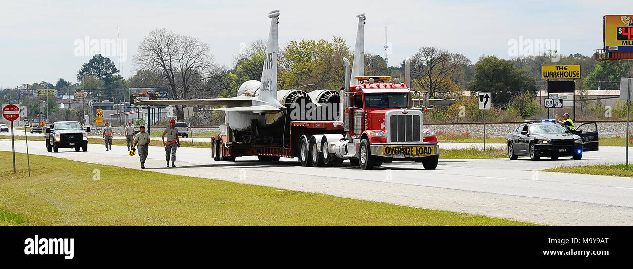 402nd aircraft maintenance group hi-res stock photography and images ...