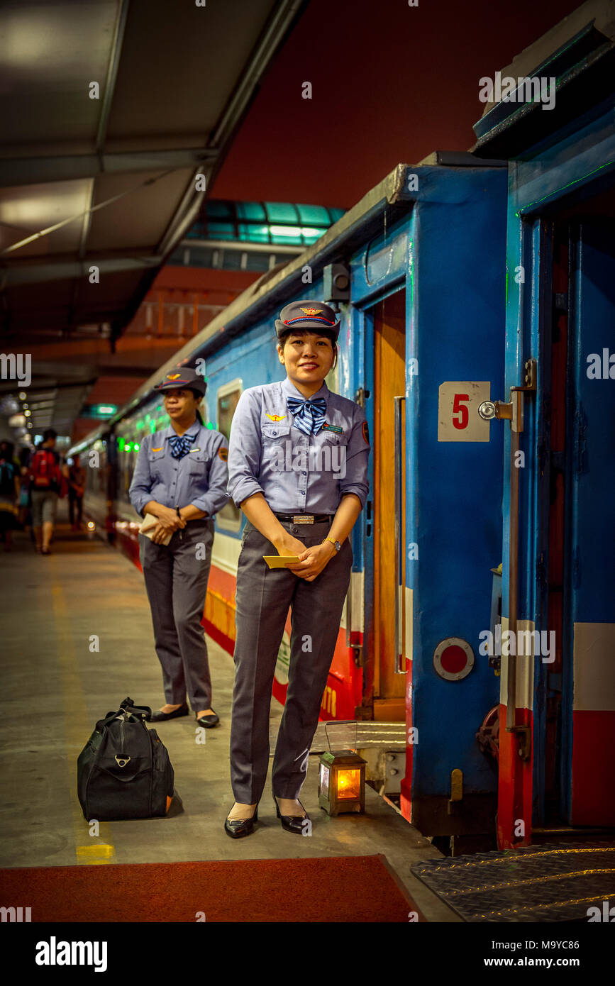 Bahnsteig bahnsteig hi-res stock photography and images - Alamy