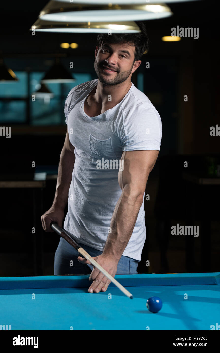 Cue ball hit pool ball hi-res stock photography and images - Alamy