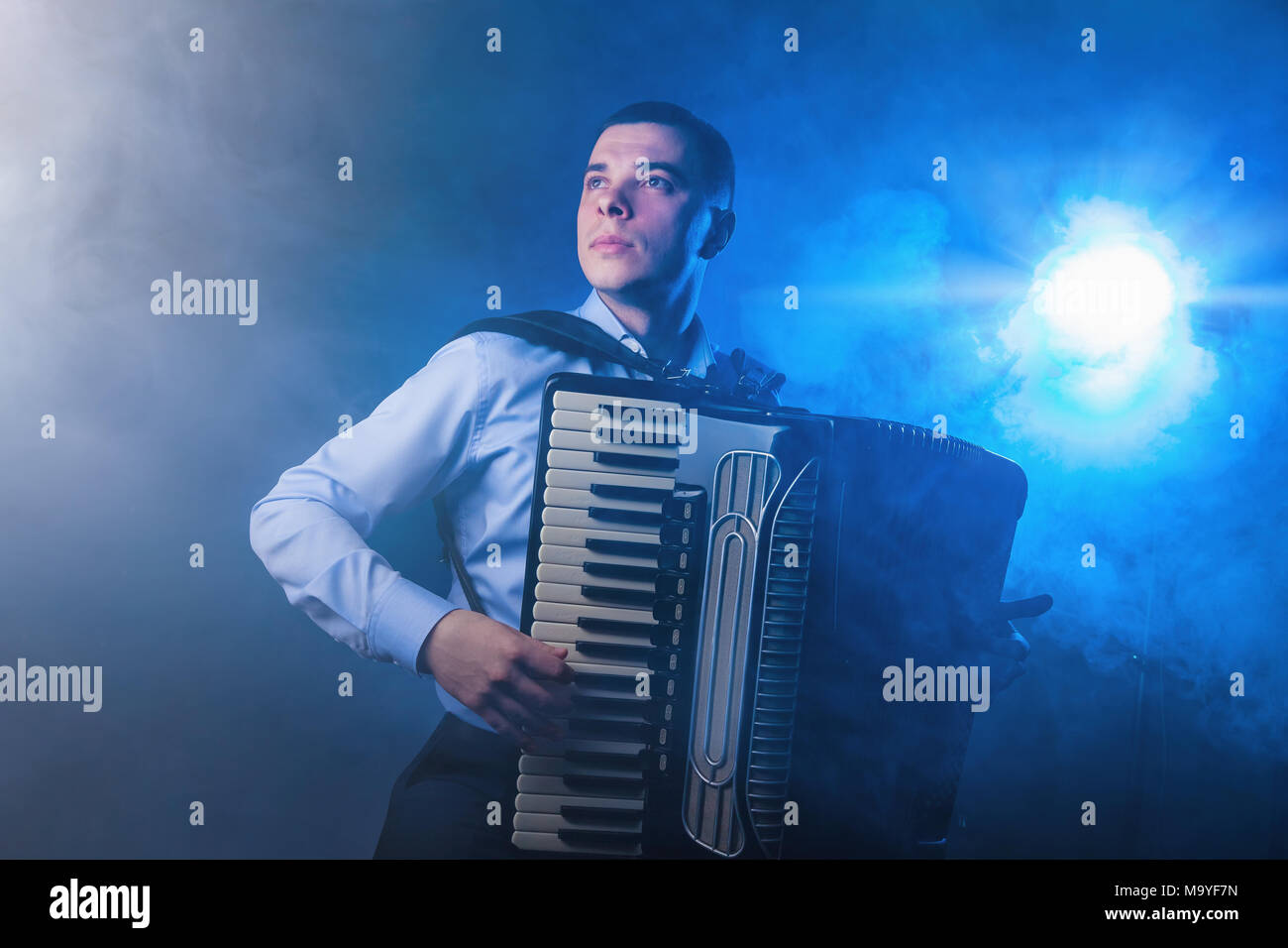 Musician accordion accordionist hi-res stock photography and images - Alamy
