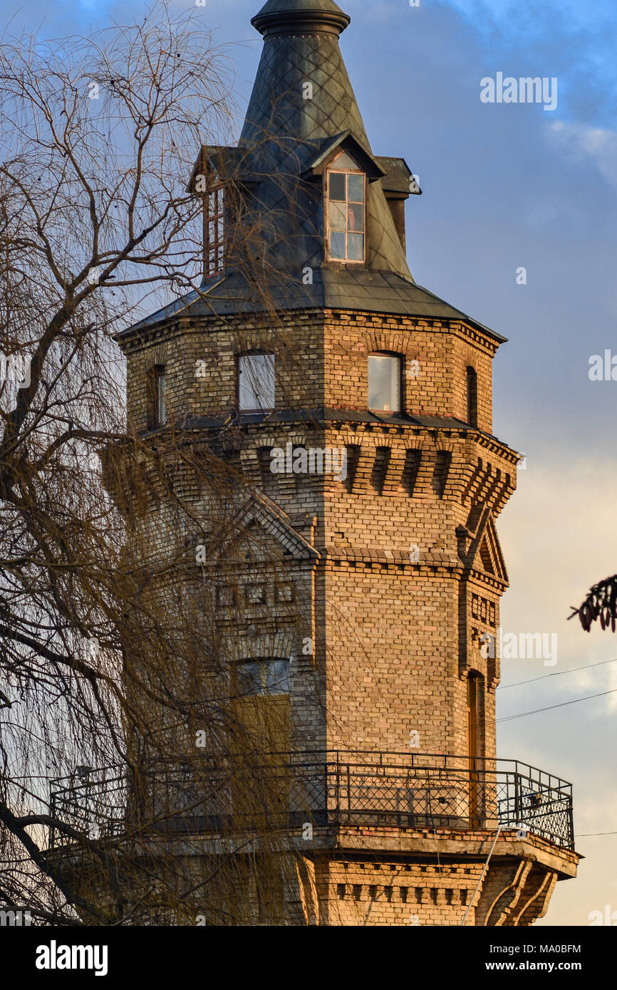 Medieval old tower hi-res stock photography and images - Alamy