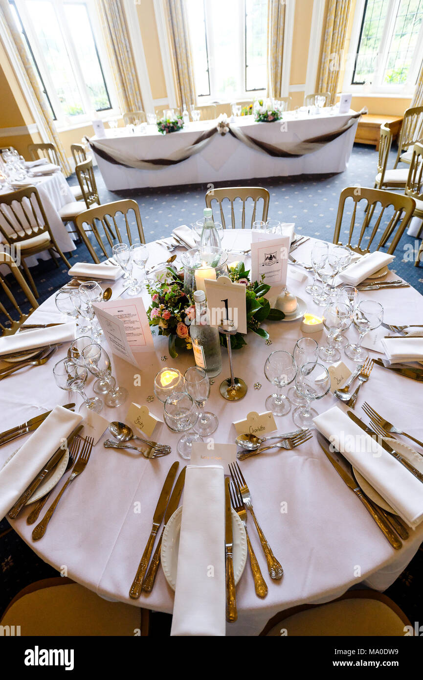 Wedding serving settings hi-res stock photography and images - Alamy