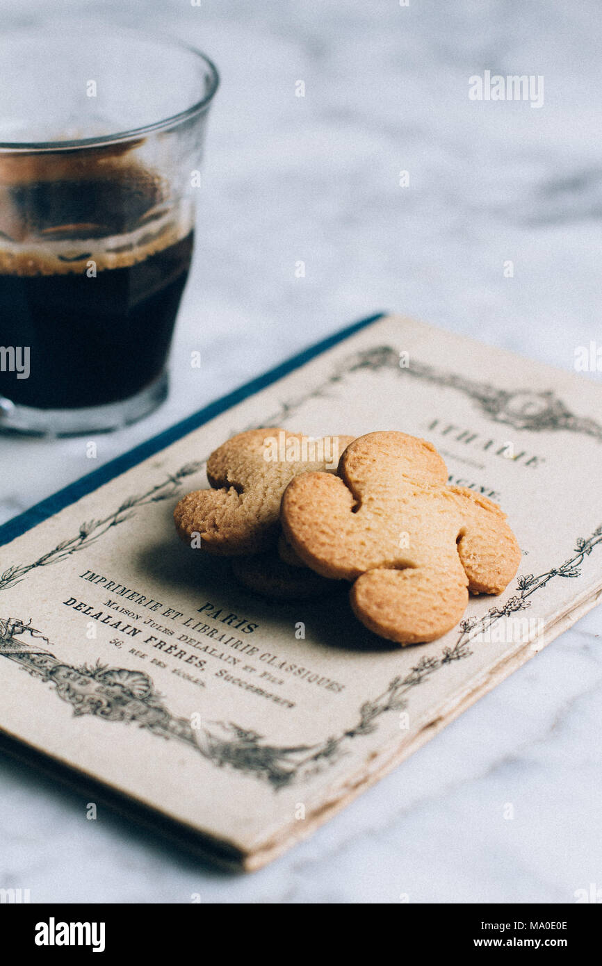 Biscuits and coffee Stock Photo - Alamy