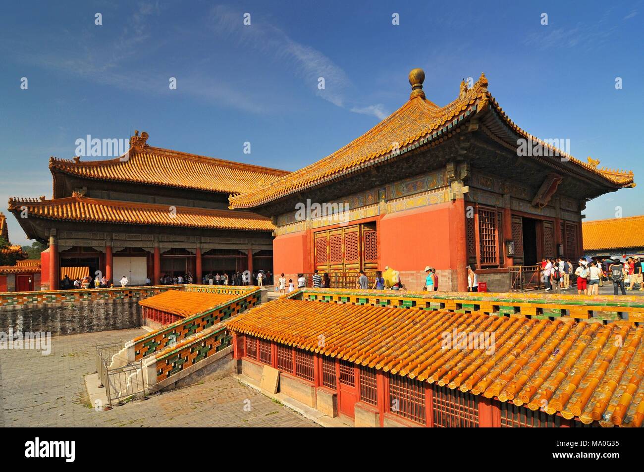 Chinese imperial palace painting hi-res stock photography and images ...