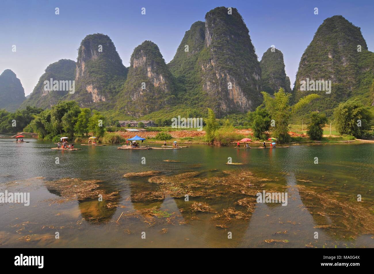 Beautiful Karst Mountain landscape with bamboo raft in Yangshuo, Guilin ...