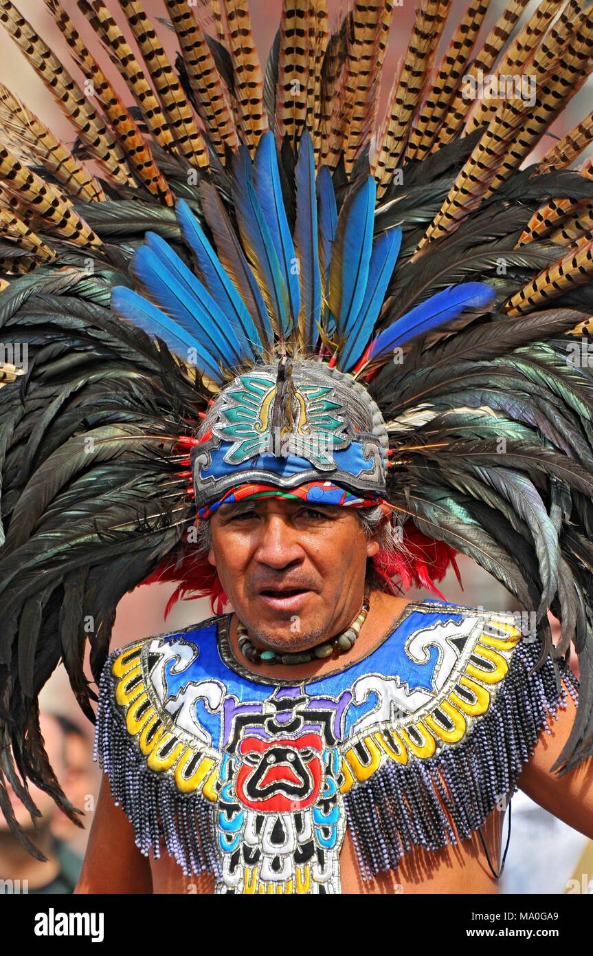 Traditional aztec headdress a hi-res stock photography and images - Alamy Traditional aztec headdress a hi-res stock photography and images - Alamy
