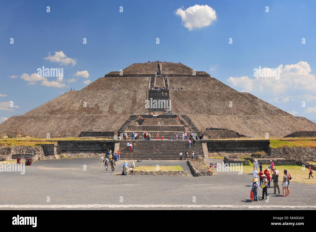 Frontal view of the Sun Pyramid at Teotihuacan, Mexico Stock Photo - Alamy
