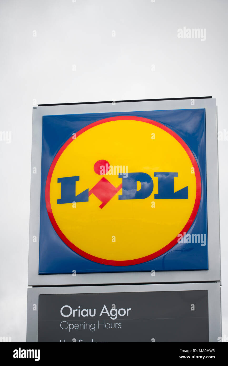 Lidl sign logo hi-res stock photography and images - Alamy