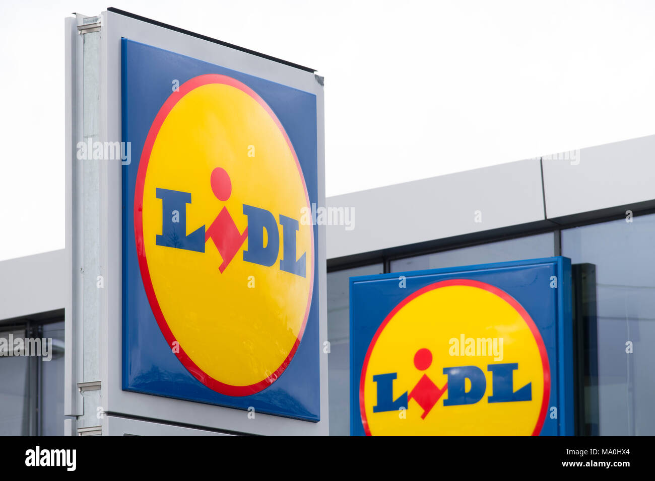Lidl sign logo hi-res stock photography and images - Alamy
