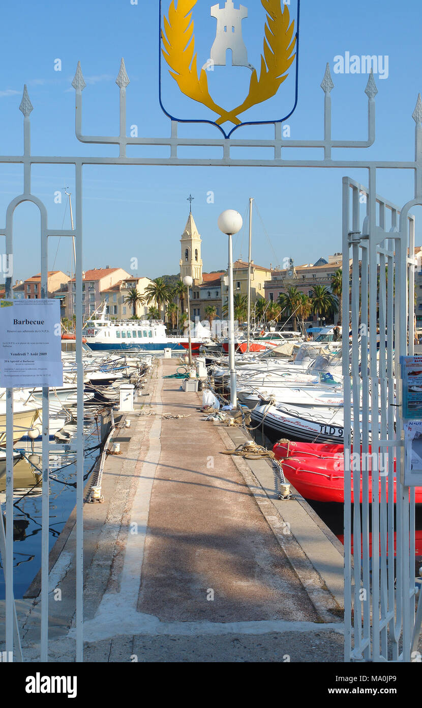 Small pleasure boats hi-res stock photography and images - Alamy
