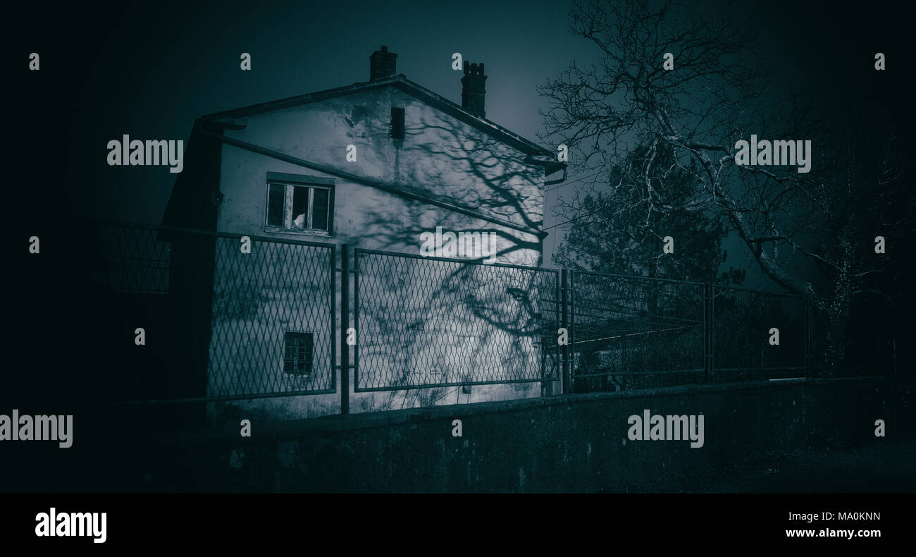 Horror house hi-res stock photography and images - Alamy