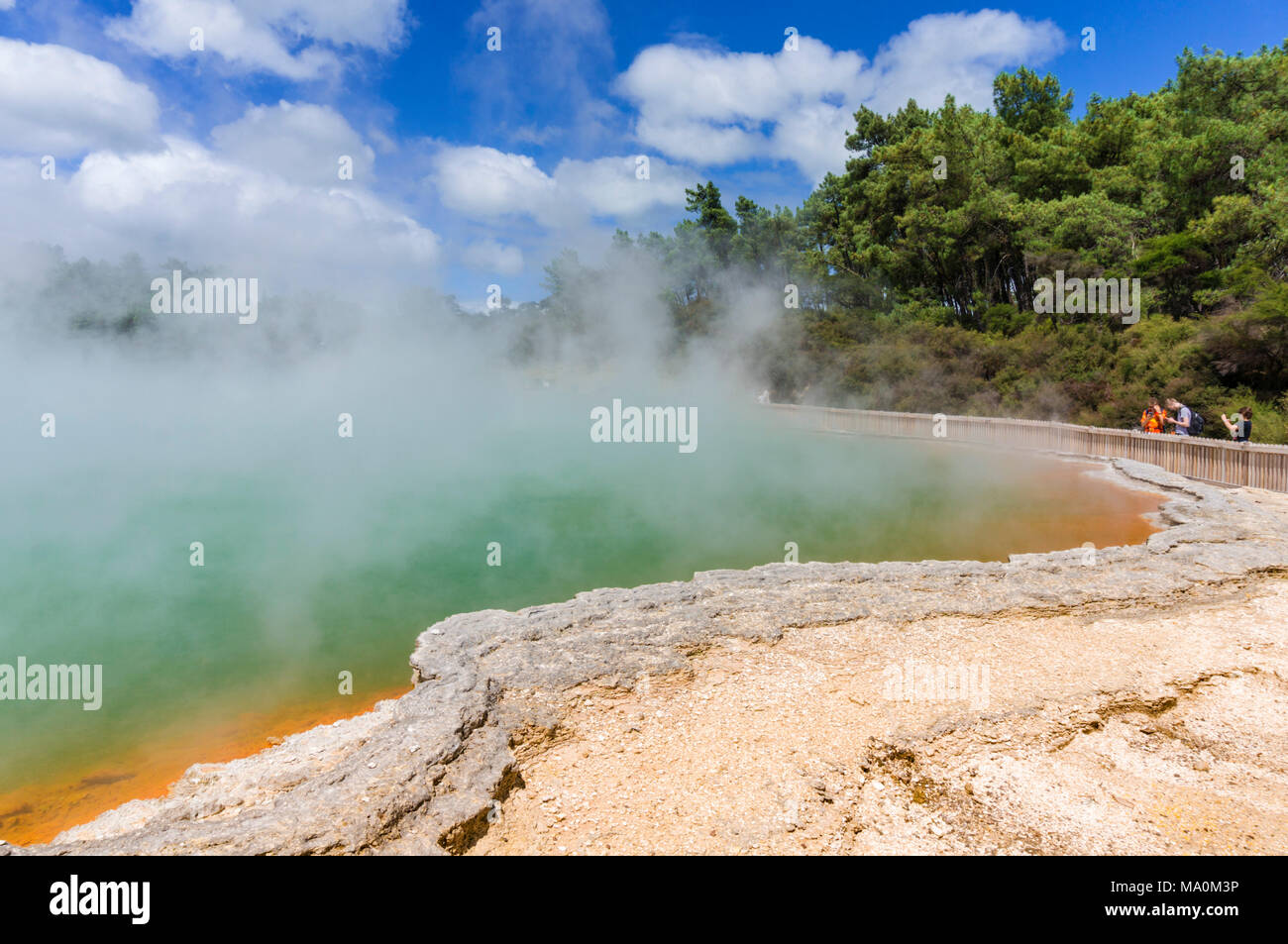 champagne pool wai-o-tapu thermal wonderland the champagne pool ...