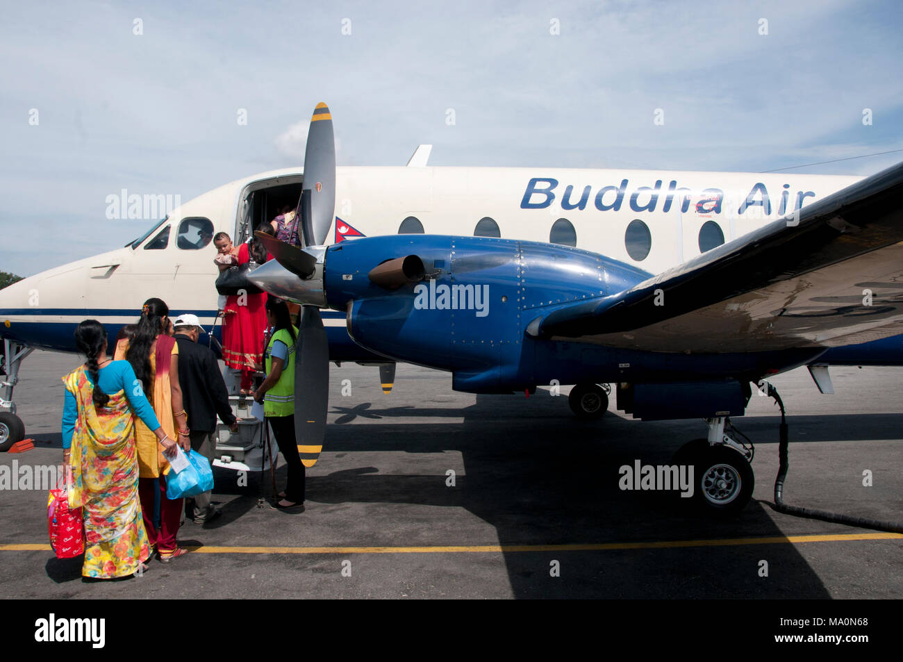 Plane passengers hi-res stock photography and images - Alamy