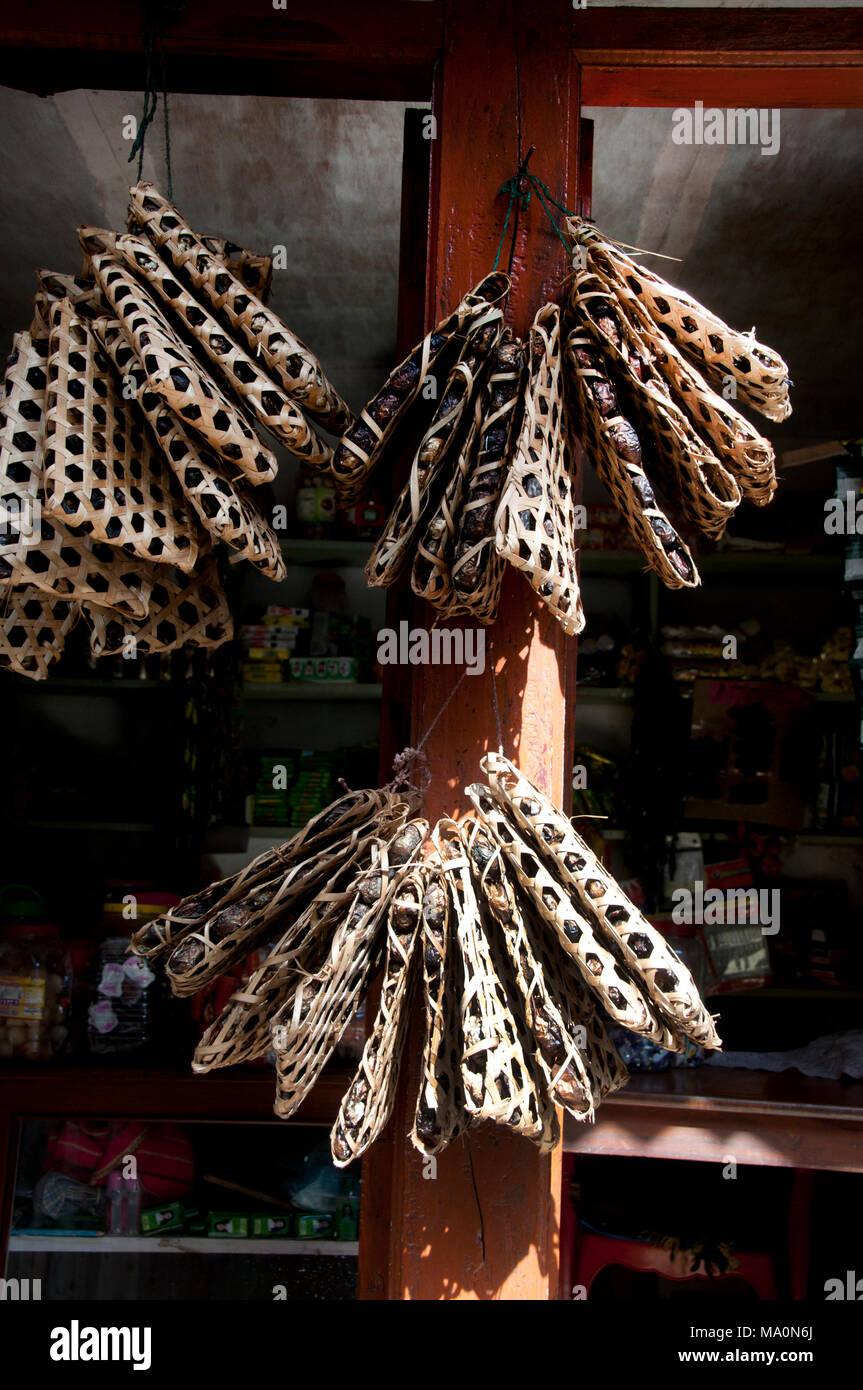 Fish shop display hi-res stock photography and images - Alamy