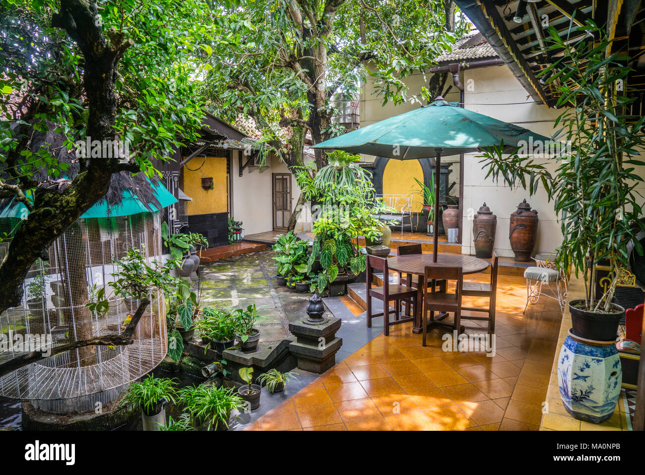 courtyard at Gadri Resto in Prince Joyokusumo's House, Kraton ...