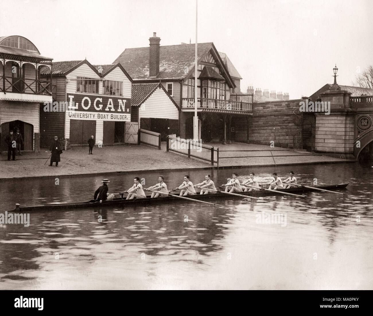 Cambridge rowing team hi-res stock photography and images - Alamy