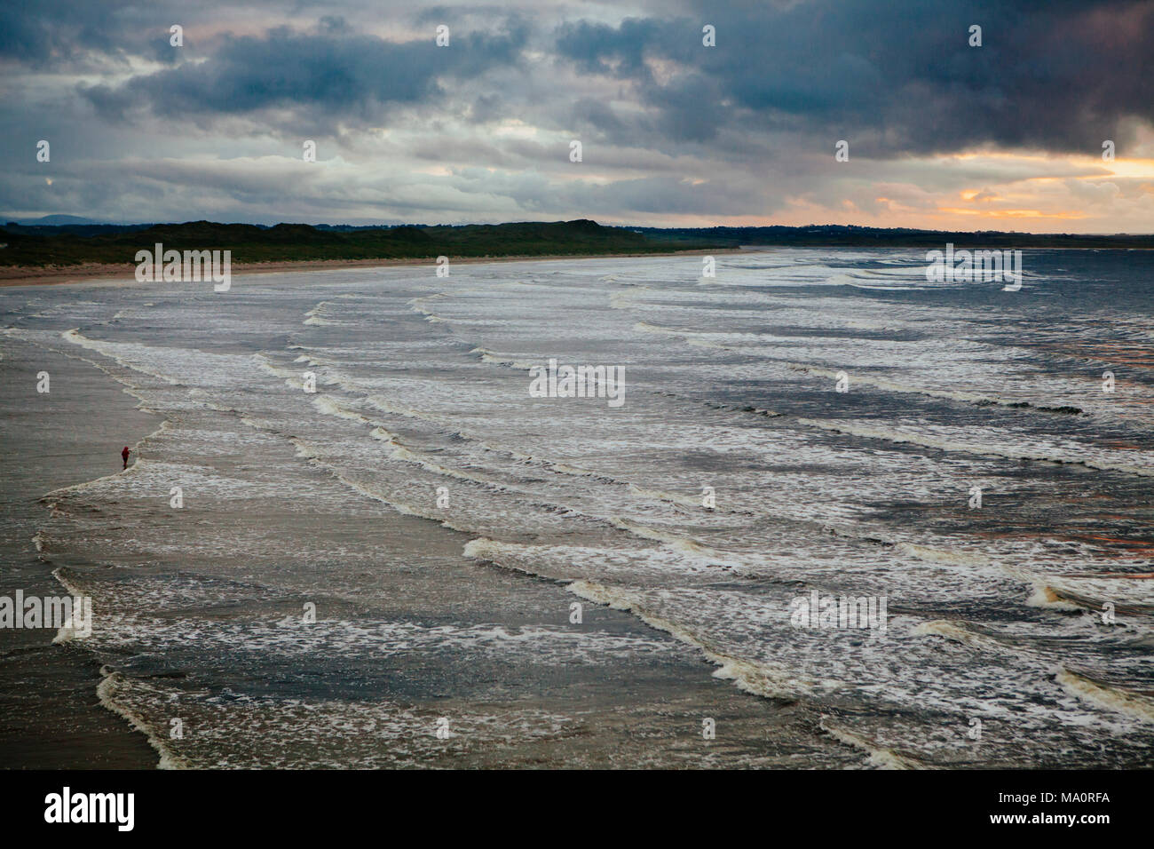 North atlantic ocean waves ireland hi-res stock photography and images ...