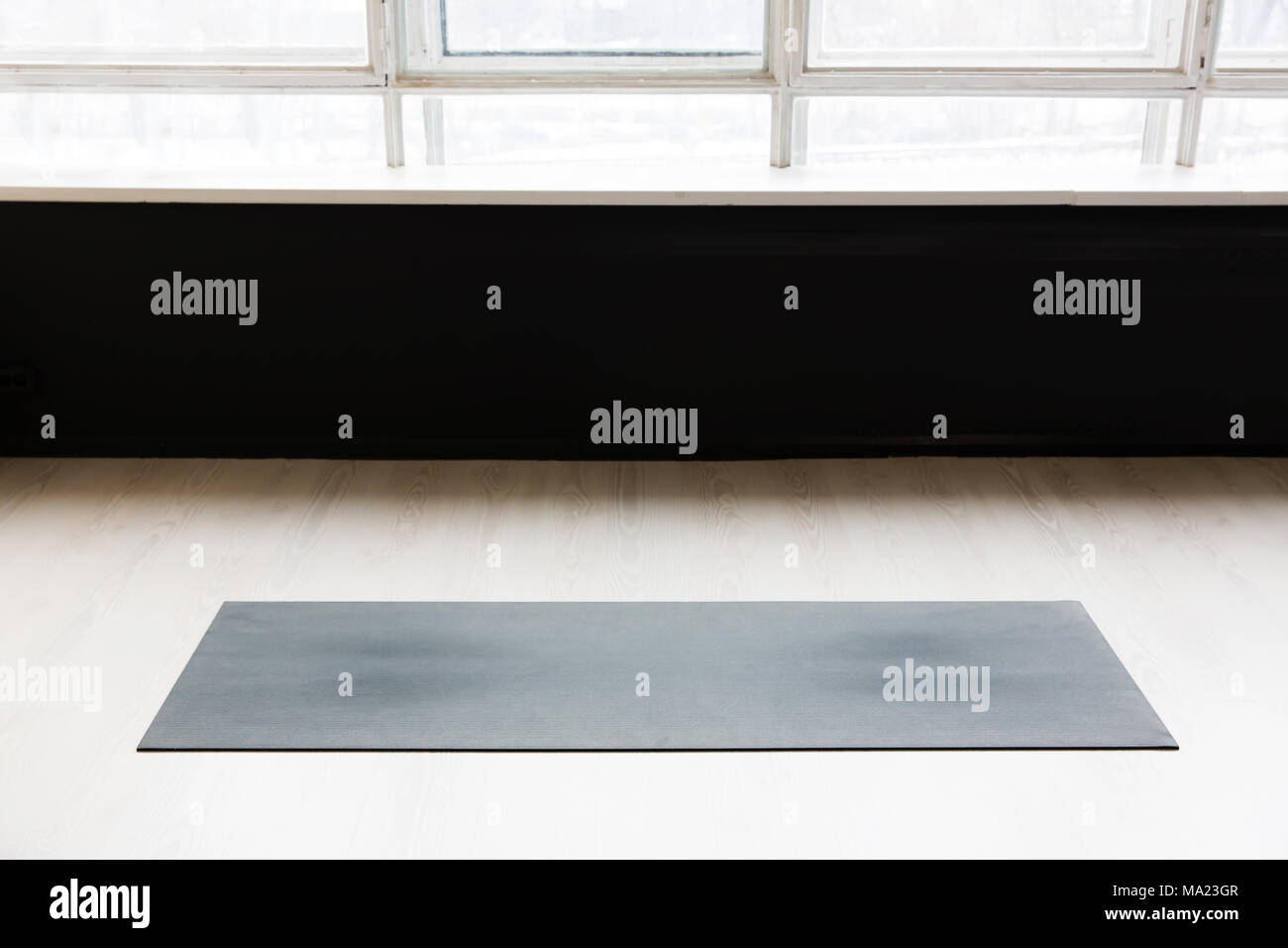 Empty yoga studio interior design hi-res stock photography and images ...