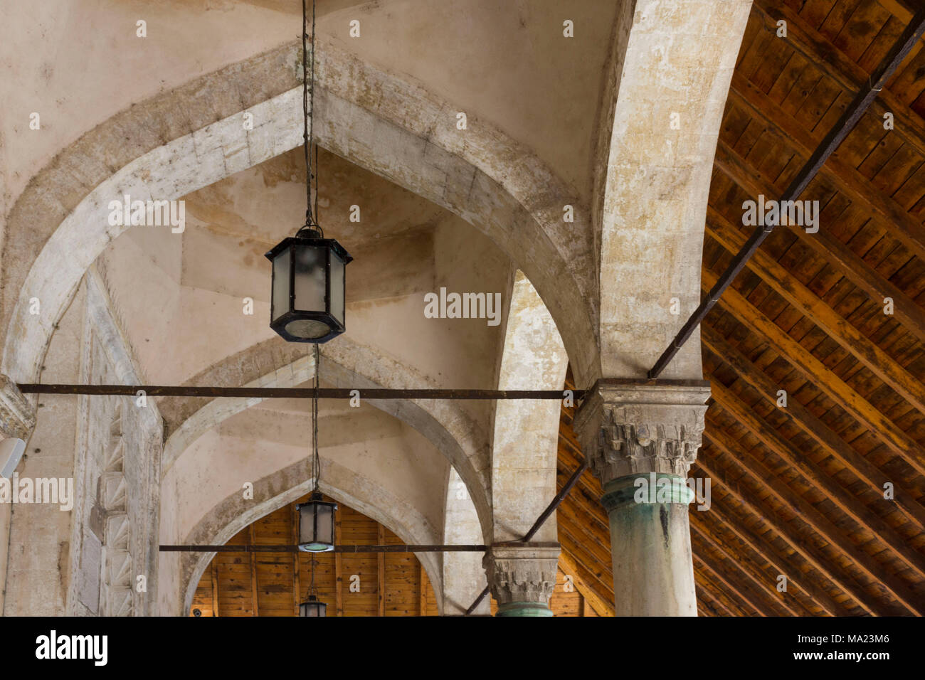 Exposed wooden ceiling beams hi-res stock photography and images - Alamy