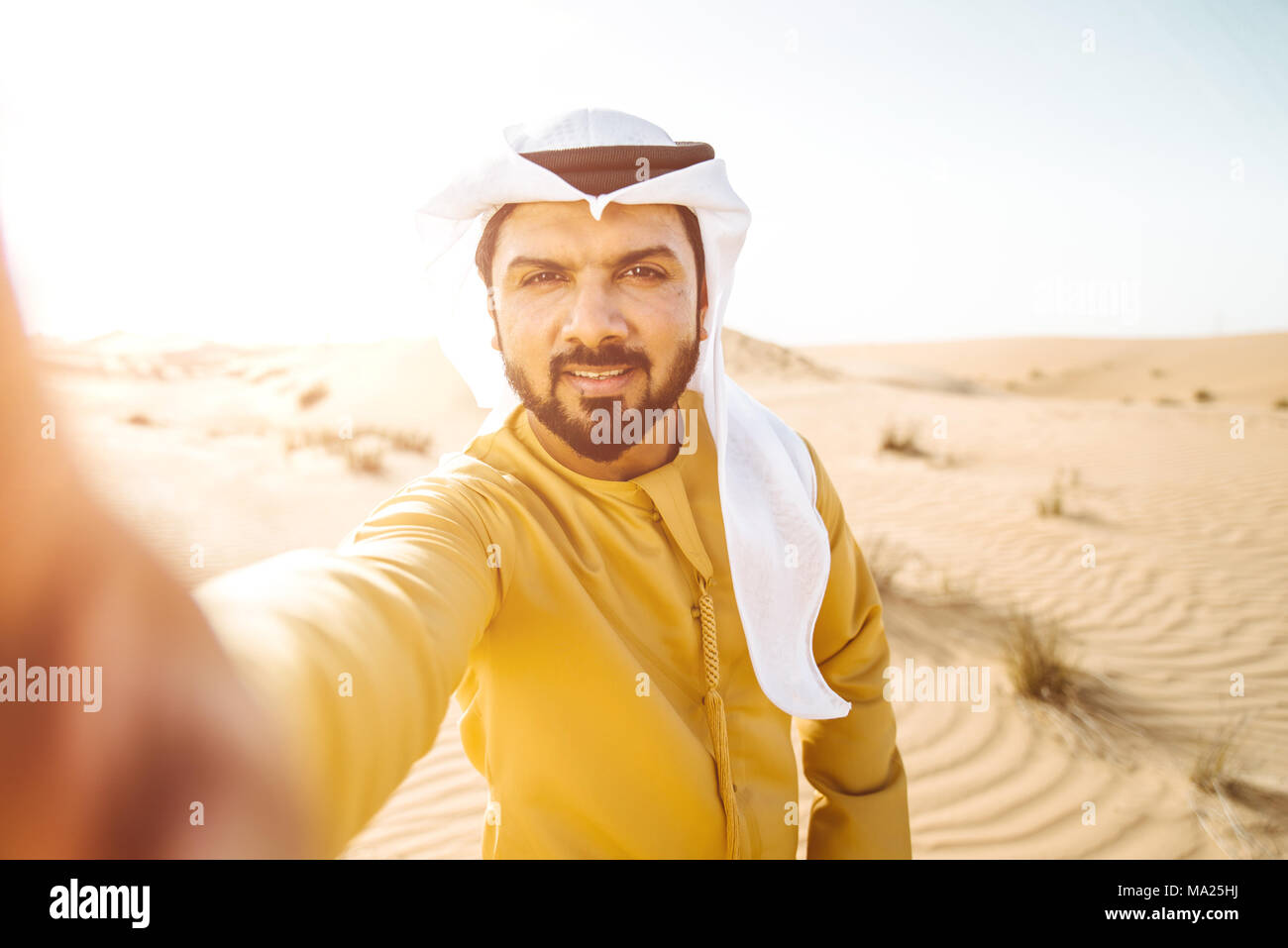 Man wearing traditional uae clothes spending time in the desert Stock ...
