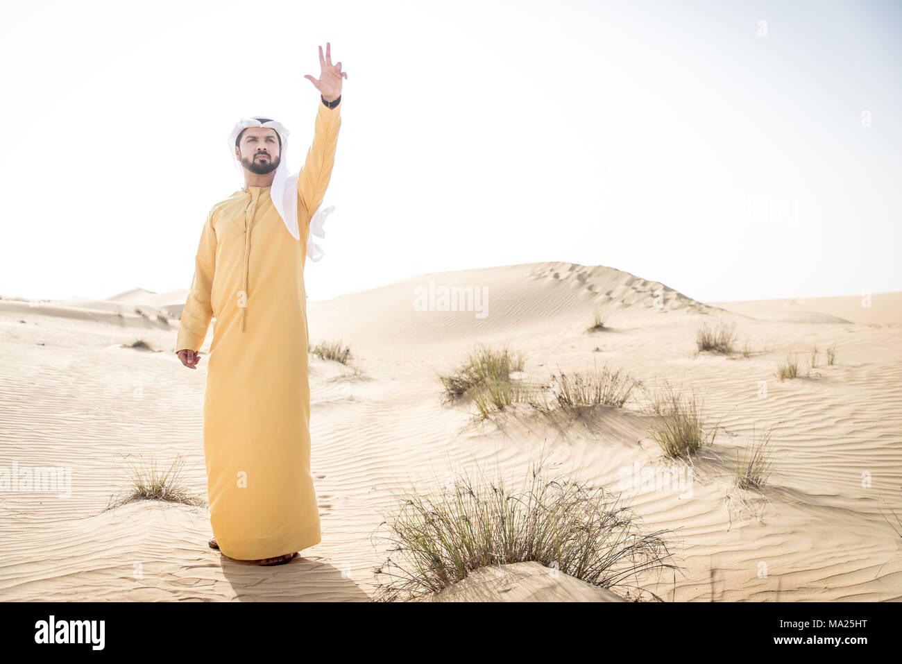 Man wearing traditional uae clothes spending time in the desert Stock ...