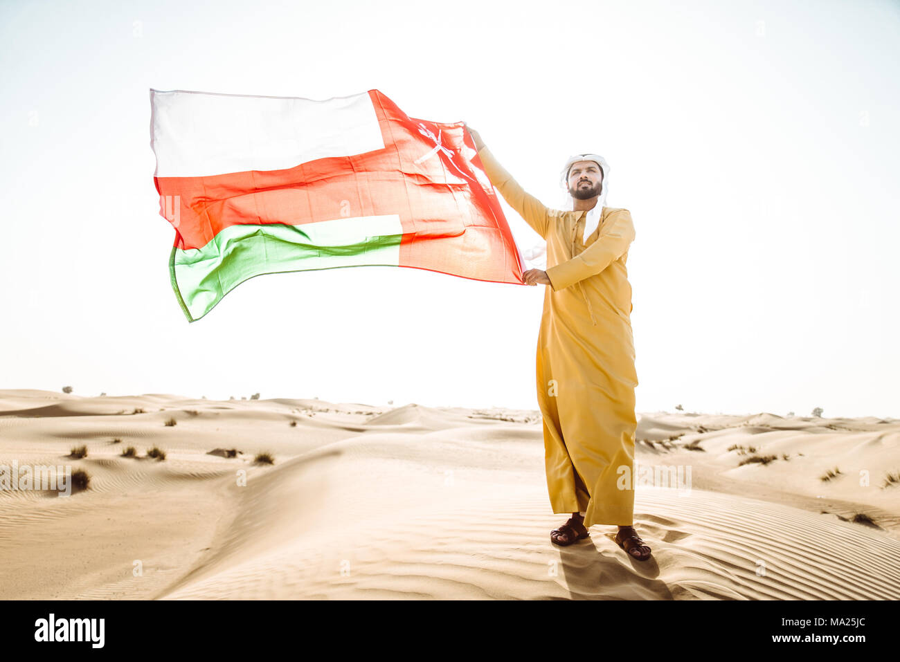 Man wearing traditional uae clothes spending time in the desert Stock ...