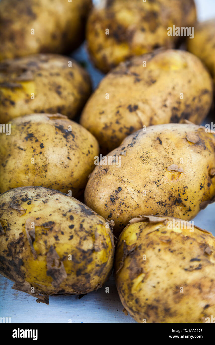 Raw potato table hi-res stock photography and images - Alamy