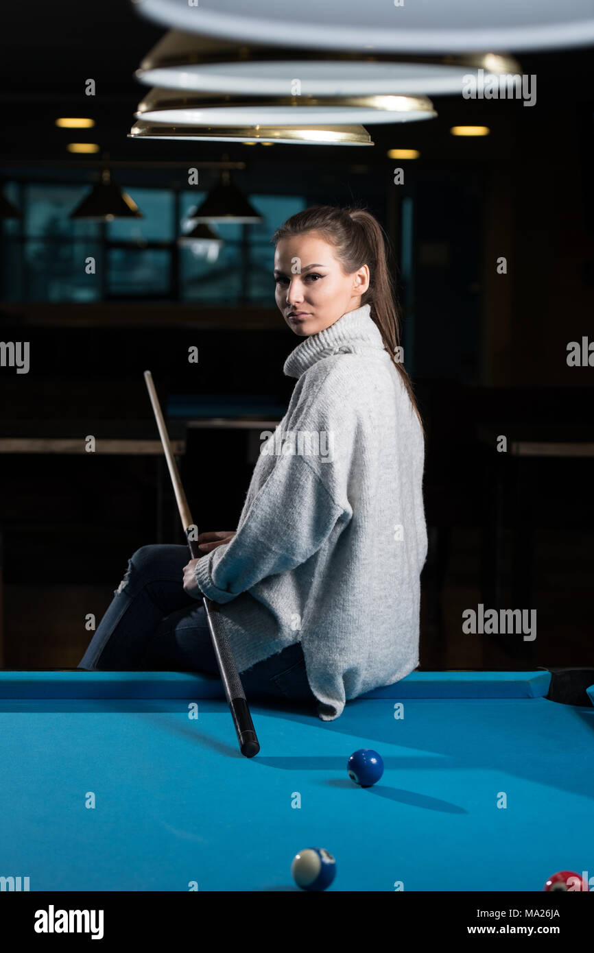 Portrait Of A Young Girl Playing Billiards Stock Photo - Alamy