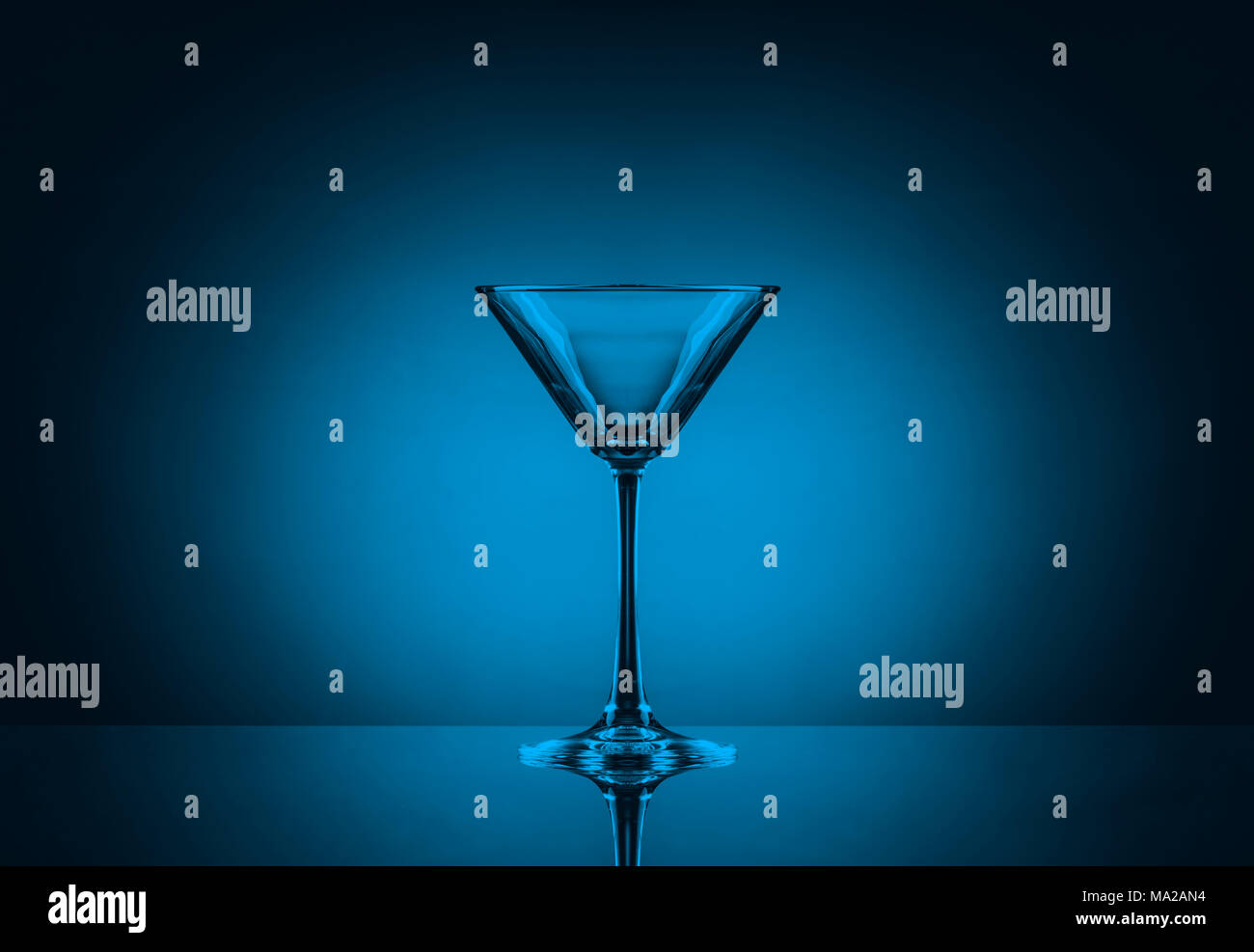 High speed photography glass hi-res stock photography and images - Alamy