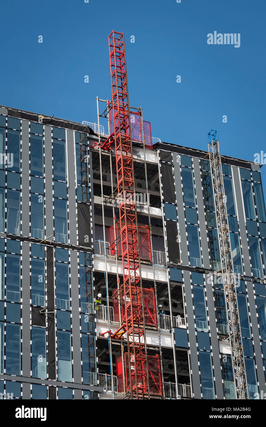 Office buildings exterior hi-res stock photography and images - Alamy