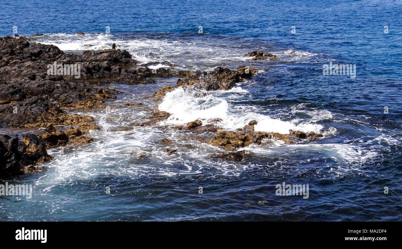 Big waves crushing on shore hi-res stock photography and images - Alamy