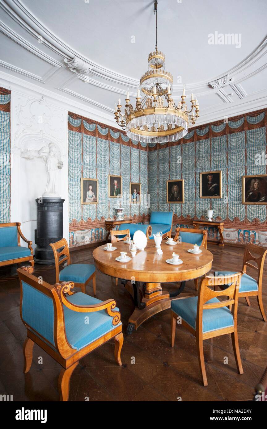 Blue wall salon hi-res stock photography and images - Alamy
