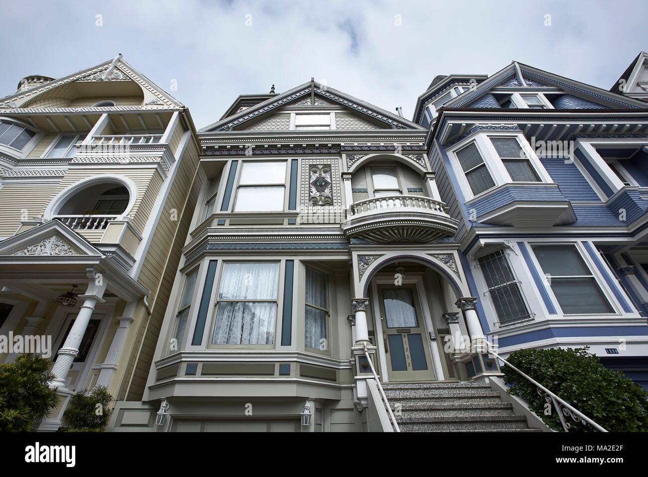 Us colonial style facade hi-res stock photography and images - Alamy