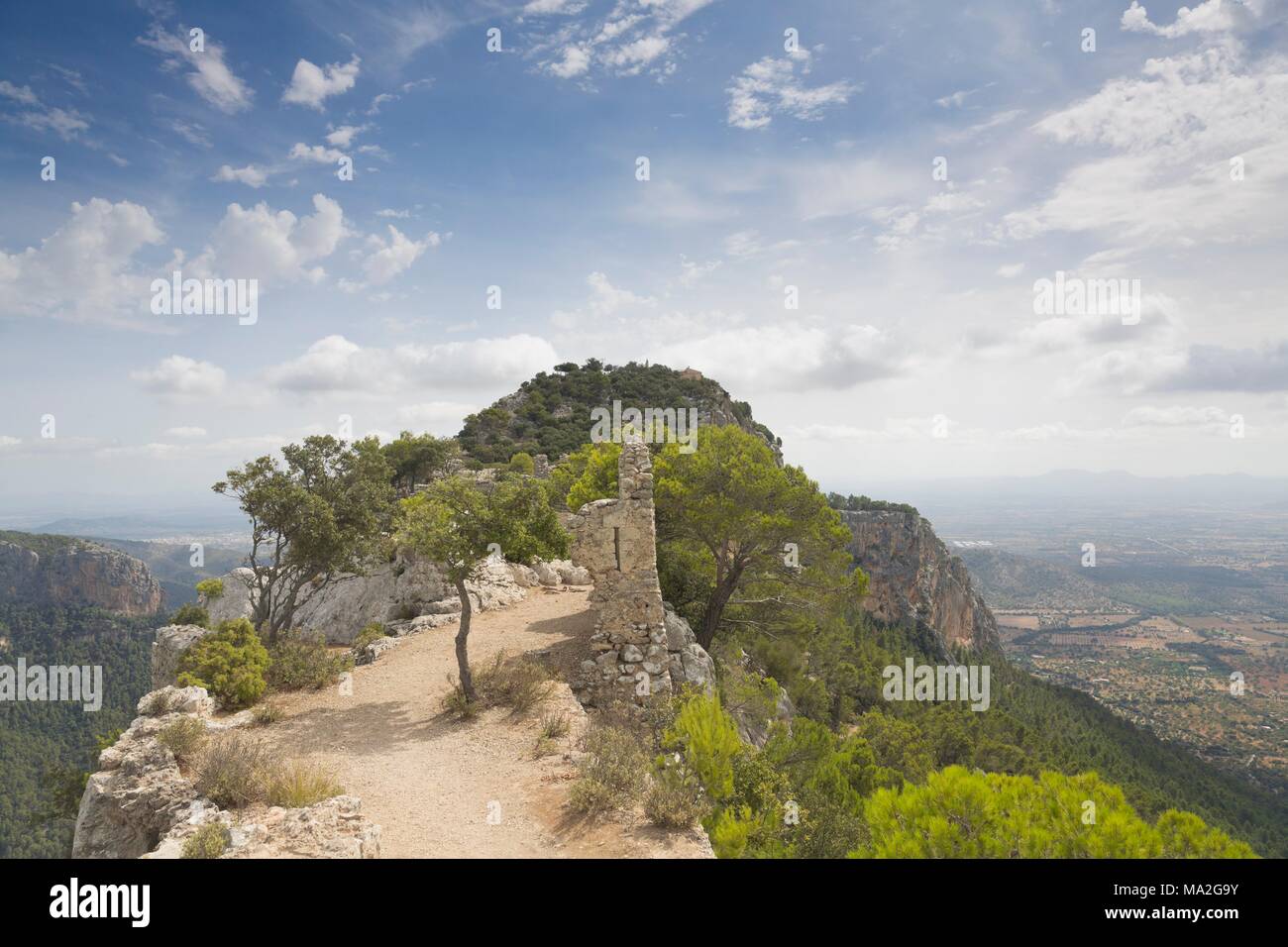 Castell D'Alaró in the Tramuntana Mountains, Majorca Stock Photo - Alamy