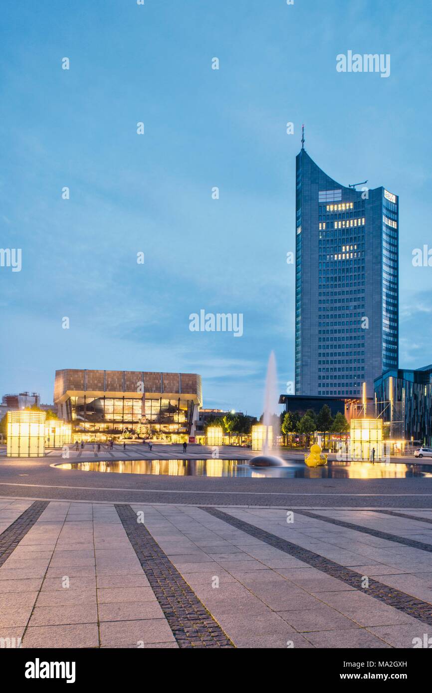 The Gewandhaus concert hall, the Mendebrunnen Fountain and the Panorama ...