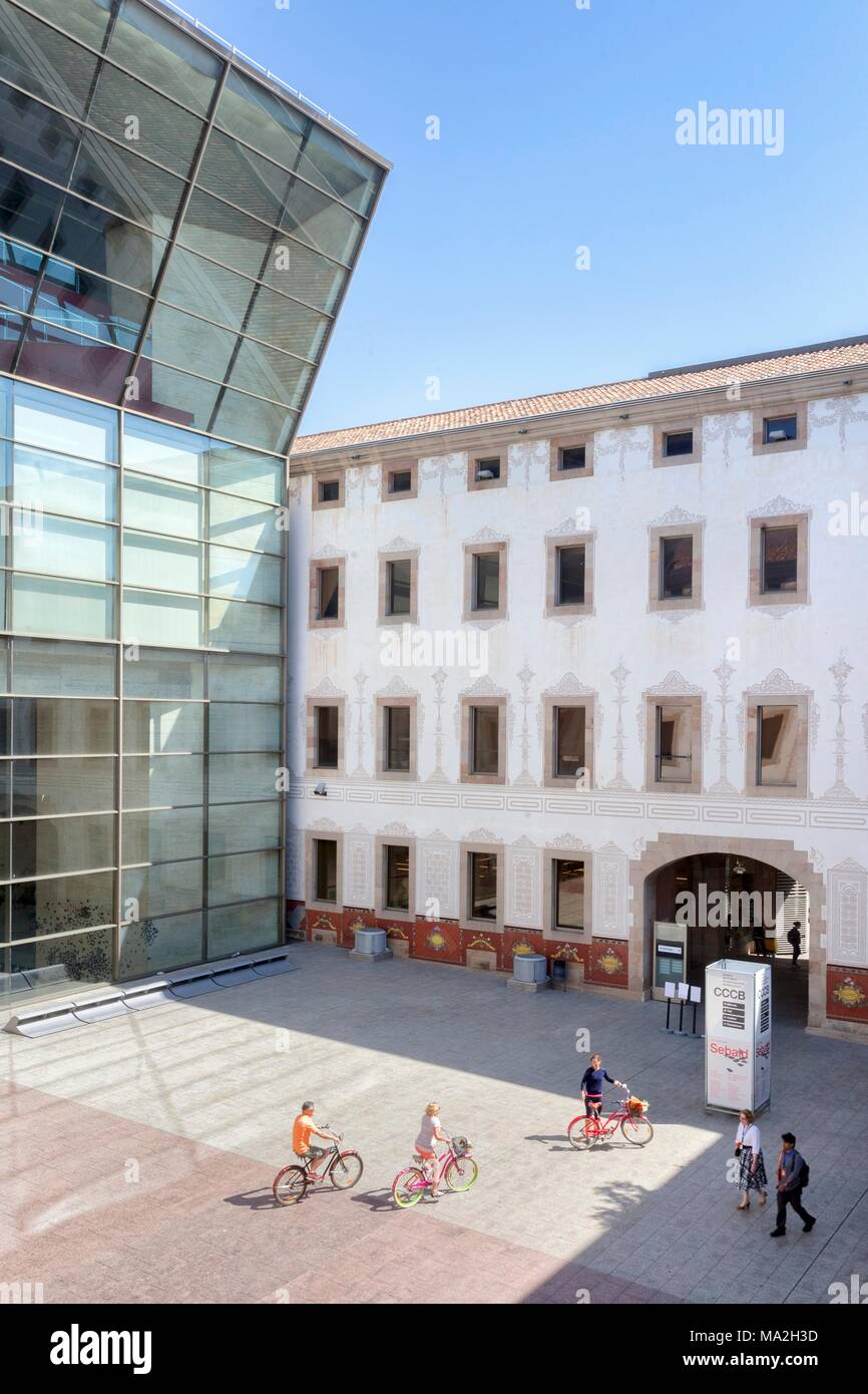 CCCB: Centre de Cultura Contemporània de Barcelona, courtyard with ...
