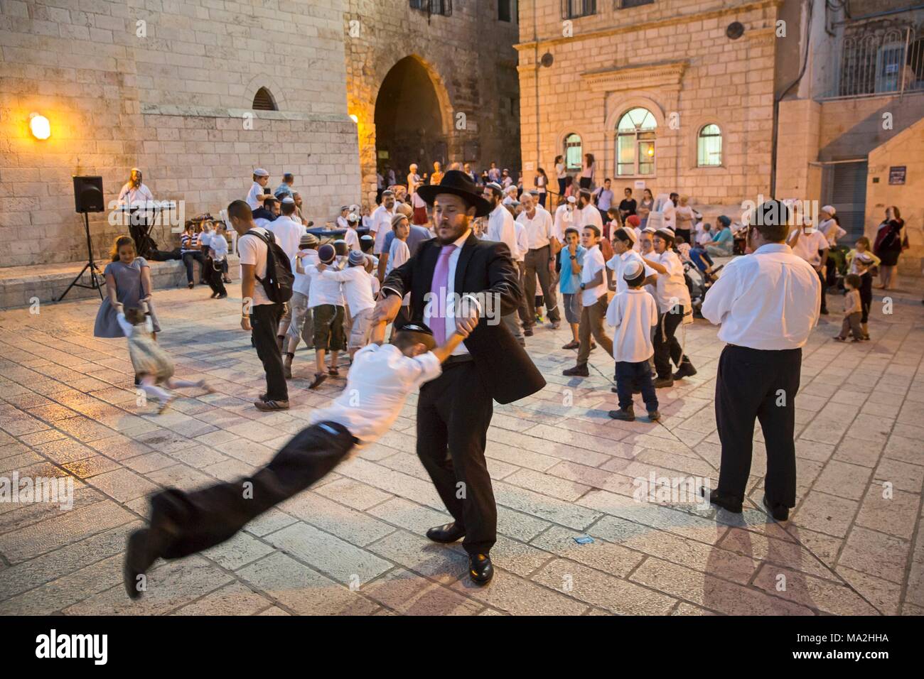 Sukkot in the Jewish quarter on Hurva square, Jerusalem, Israel Stock ...